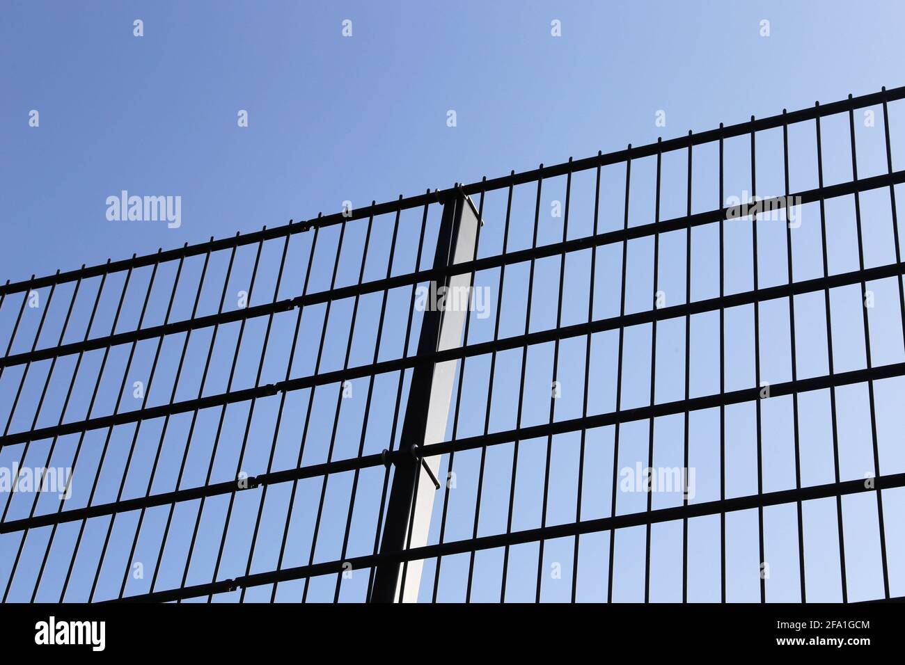 Double bar fence hi-res stock photography and images - Alamy