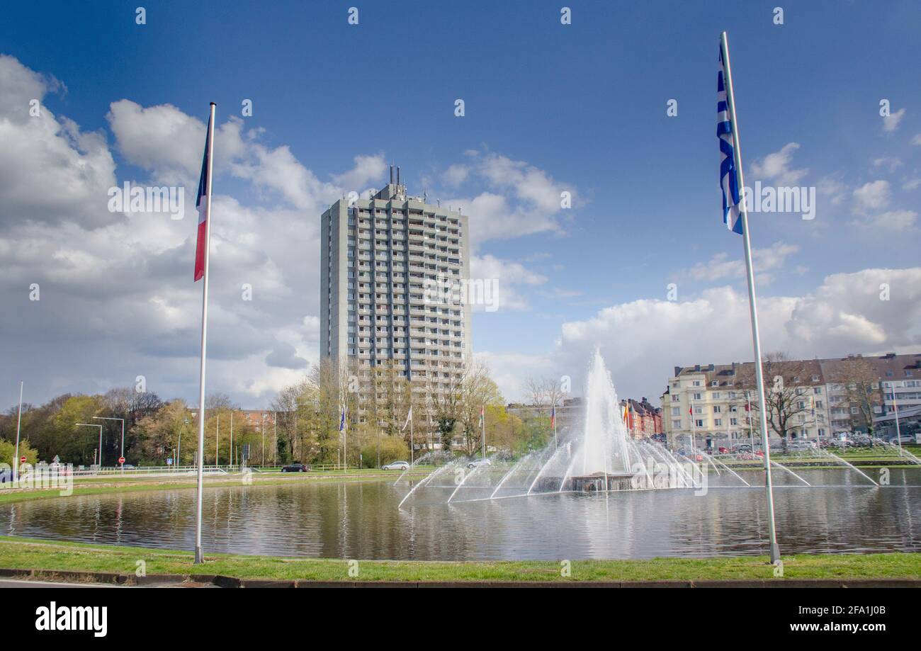 The largest fountain in Aachen in the middle of the Europaplatz Stock ...