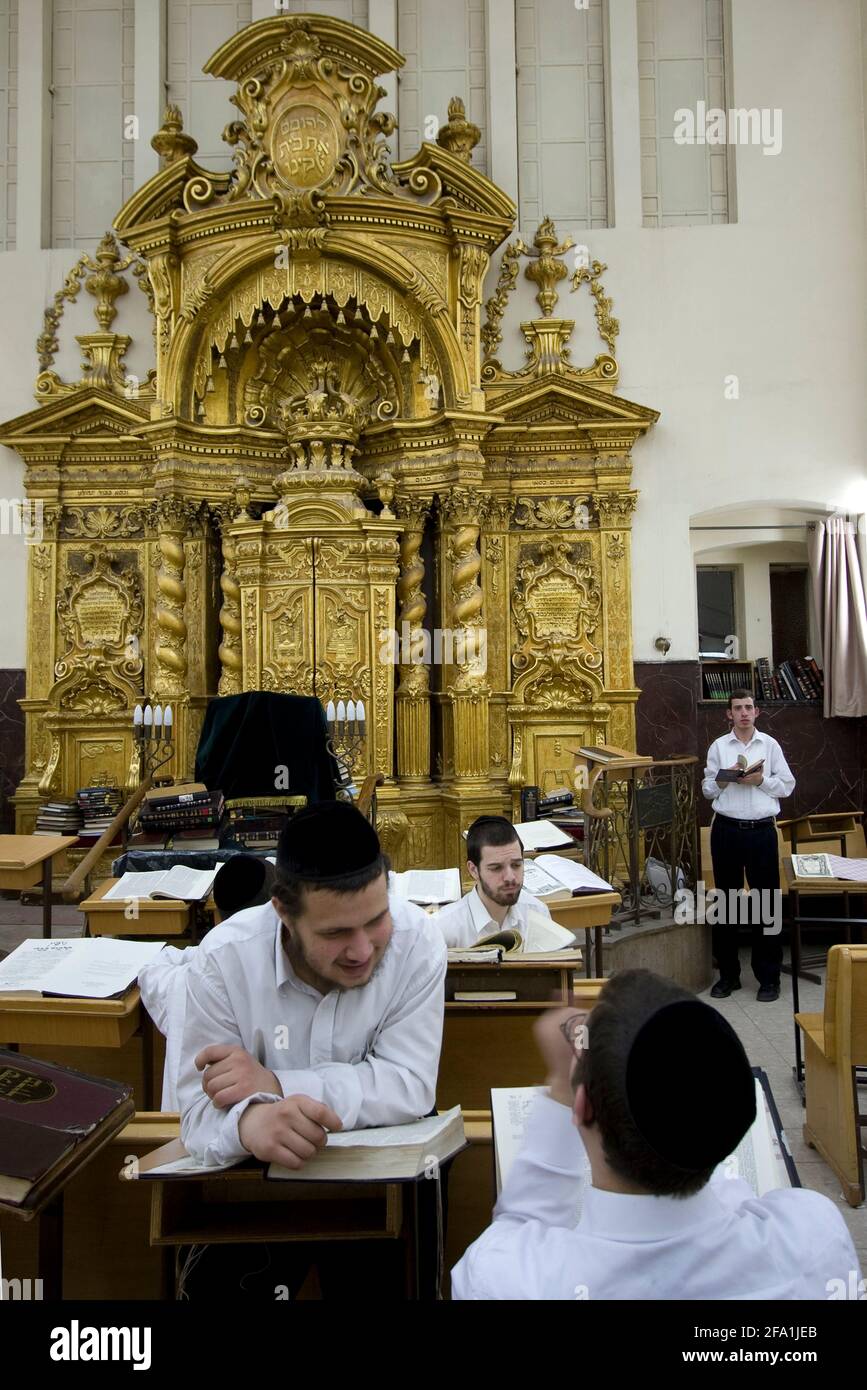 Synagogue service hi-res stock photography and images - Alamy