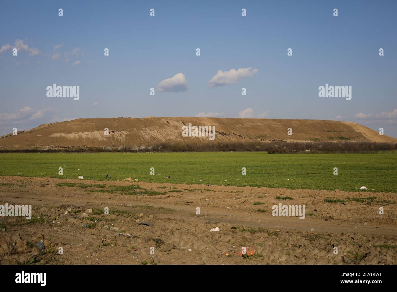 Vidra landfill garbage dump near Bucharest Stock Photo - Alamy