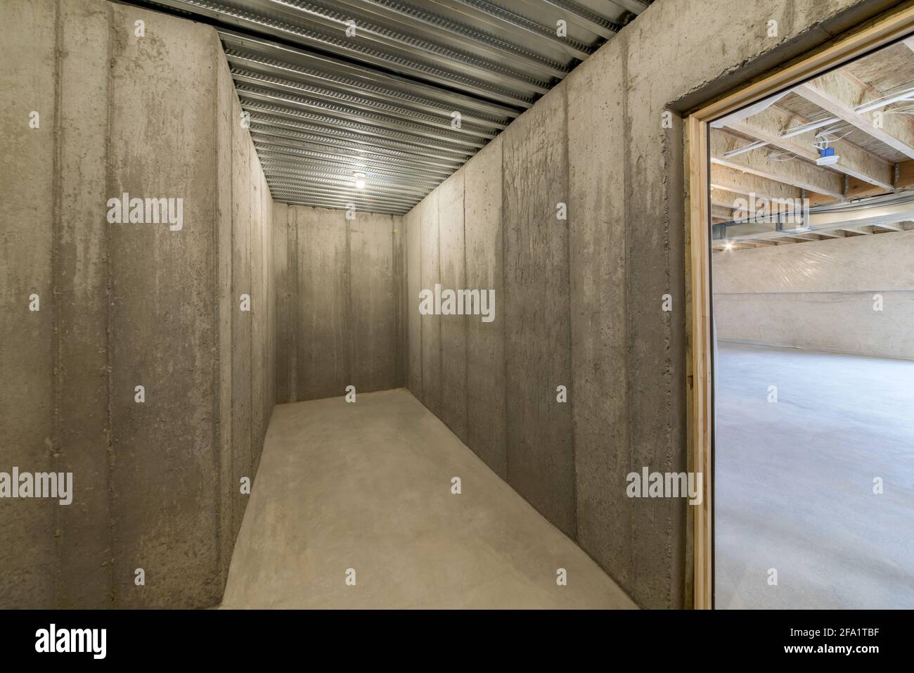 Empty storage room in the basement of a house Stock Photo - Alamy