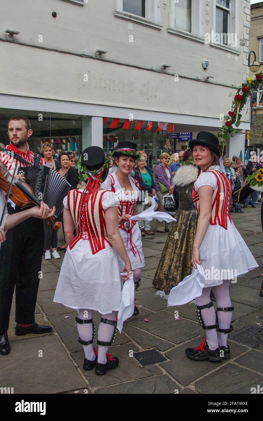 Lady Dancers High Resolution Stock Photography and Images - Alamy