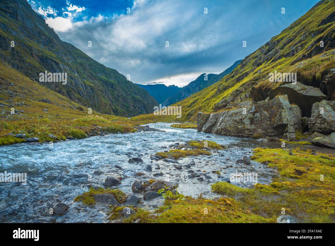 Landscape with a river. Hiking in the mountain of Himalaya, Parvati ...