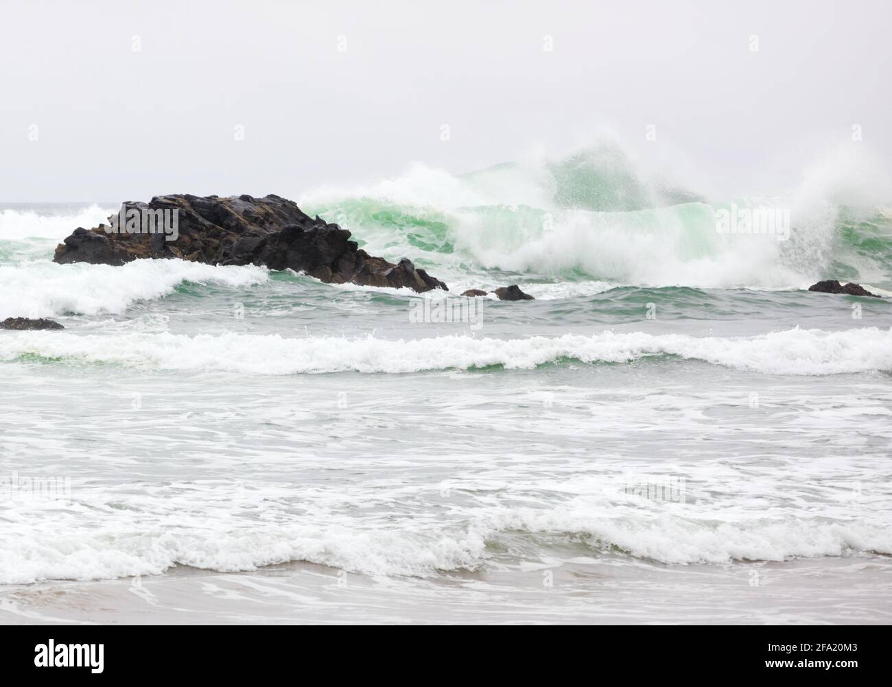 Strong ocean waves hi-res stock photography and images - Alamy
