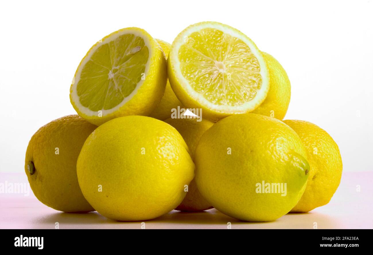 lemon (Citrus limon), lemons, cut-out Stock Photo - Alamy