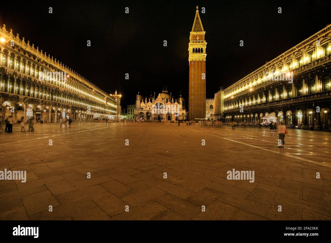 Piazza san marco night hi-res stock photography and images - Alamy