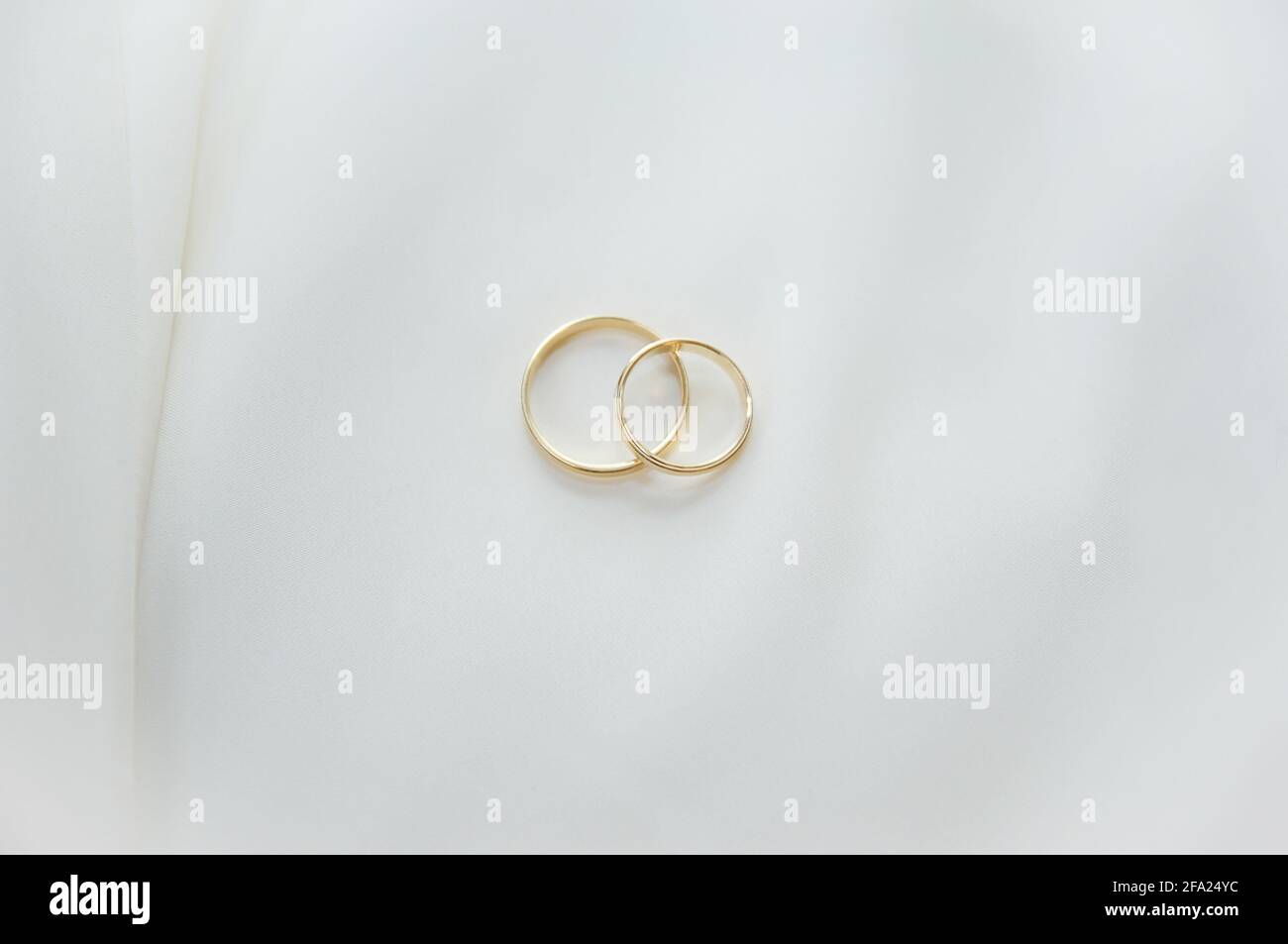 Simple gold wedding rings hi-res stock photography and images - Alamy