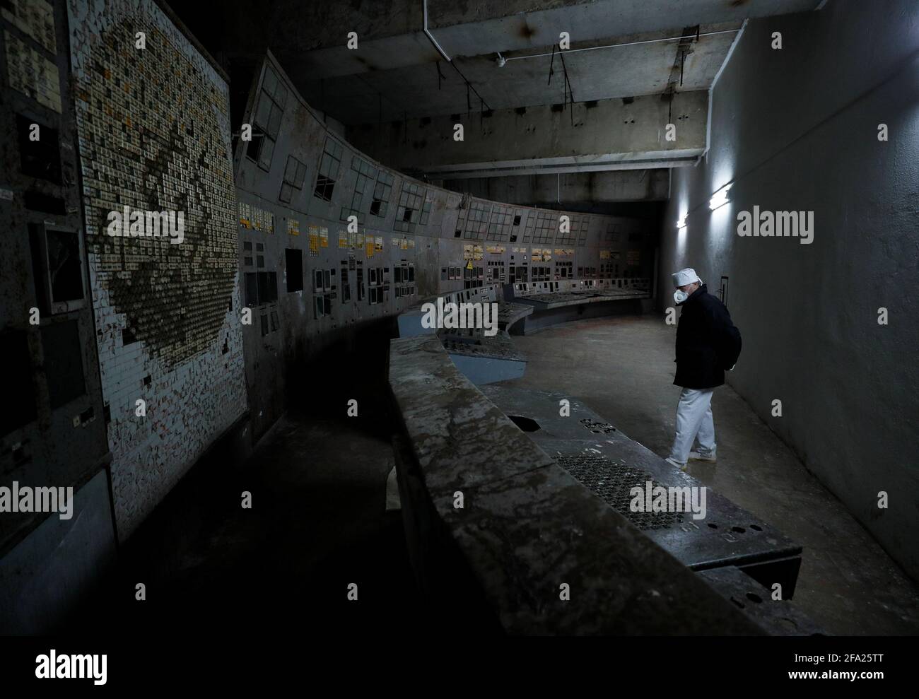 Chernobyl ukraine damaged reactor hi-res stock photography and images ...