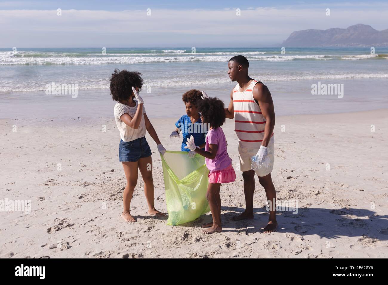 Children collecting rubbish hi-res stock photography and images - Alamy
