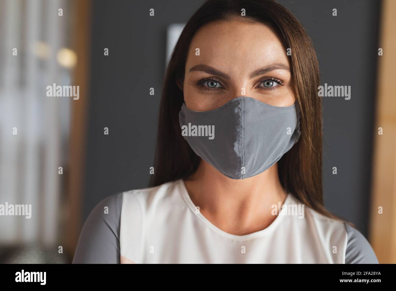 Business people standing hotel lobby hi-res stock photography and ...