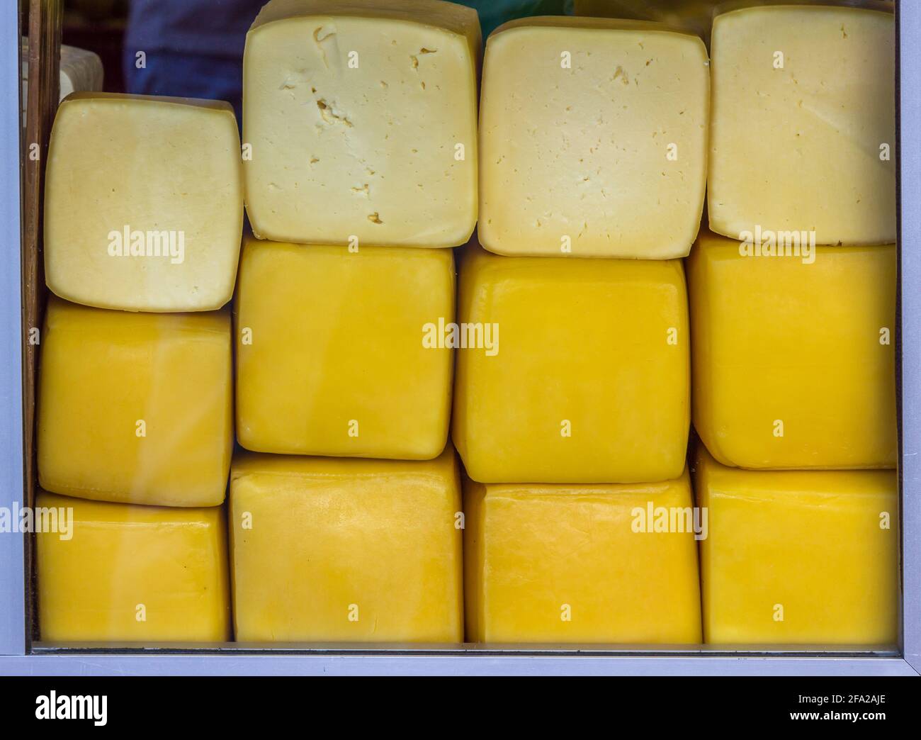 Yellow cubes hi-res stock photography and images - Alamy