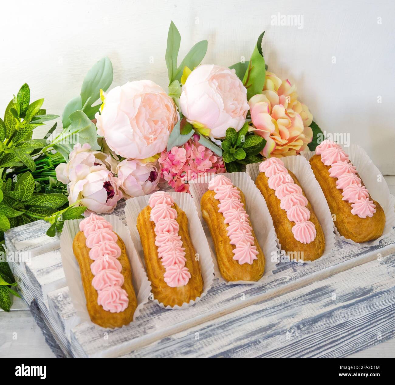Vanilla eclairs hi-res stock photography and images - Alamy