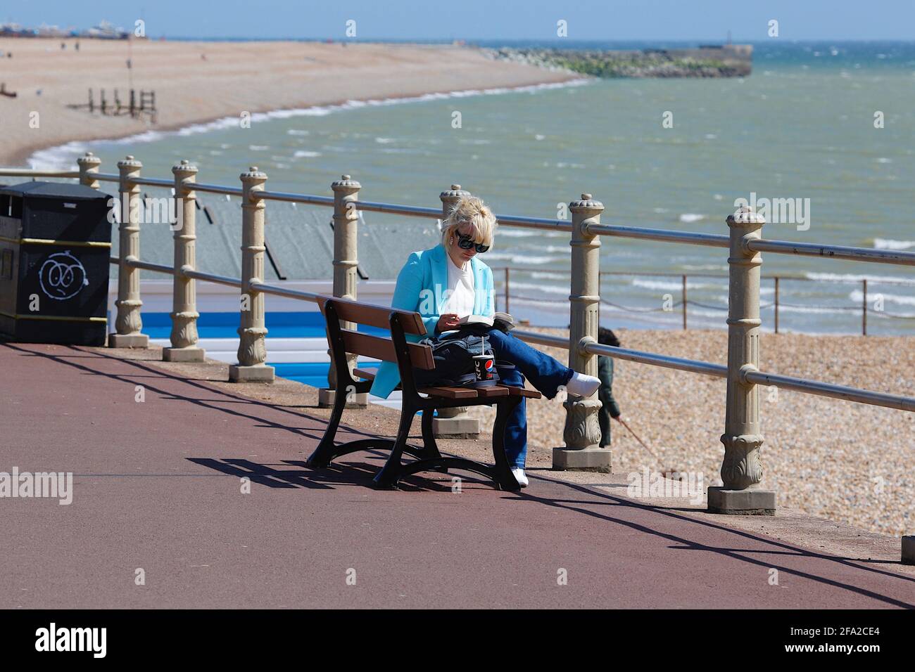 Smoking bench hi-res stock photography and images - Alamy