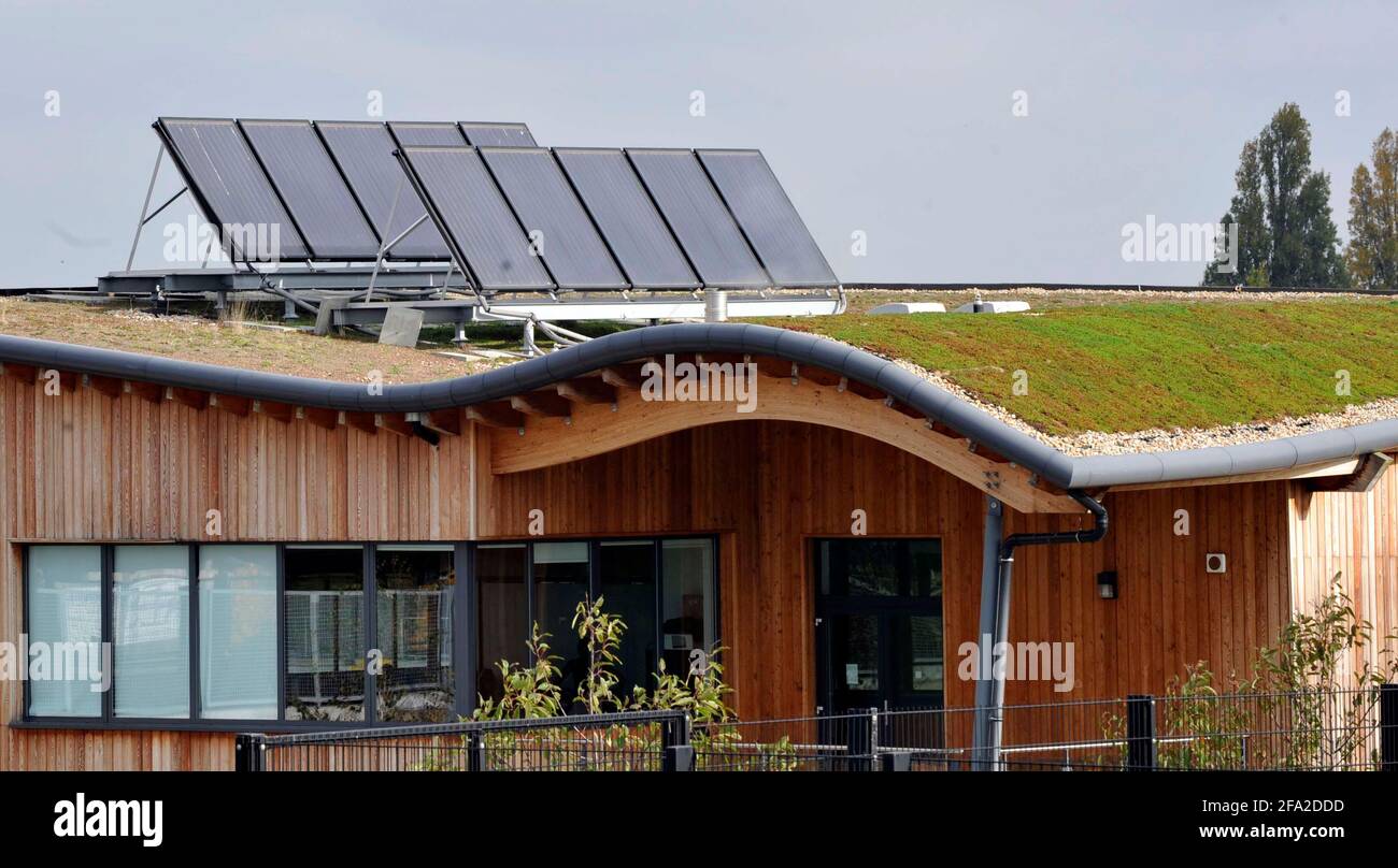 Solar water heating hi-res stock photography and images - Alamy