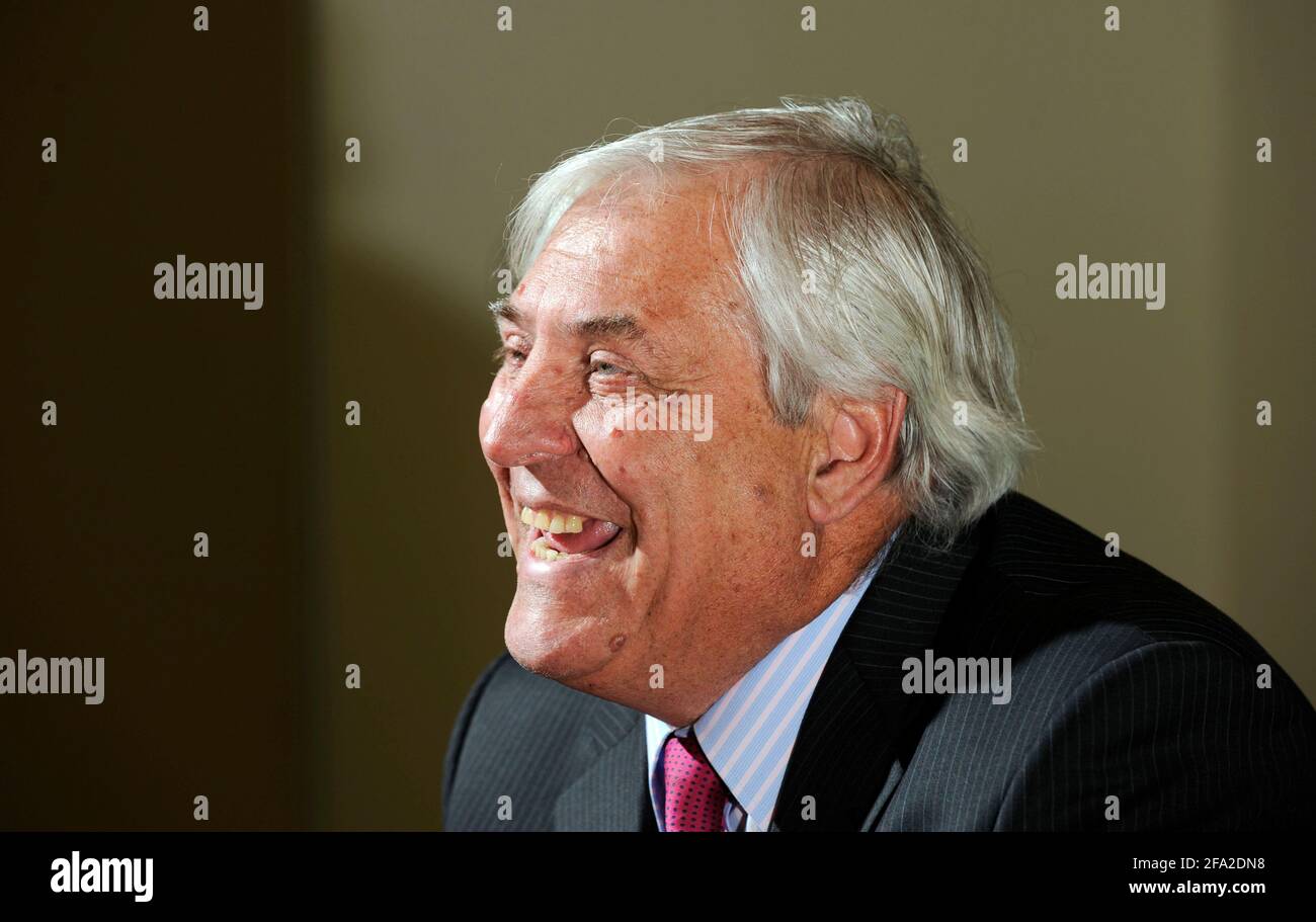EX FOOTBALL REFEREE KEITH HACKETT 26/5/2010. PICTURE DAVID ASHDOWN ...