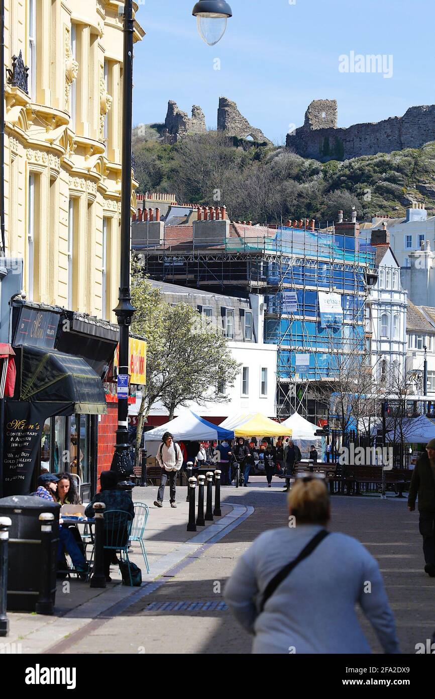 Hastings, East Sussex, UK. 22 Apr, 2021. UK Weather: Hot Spring ...