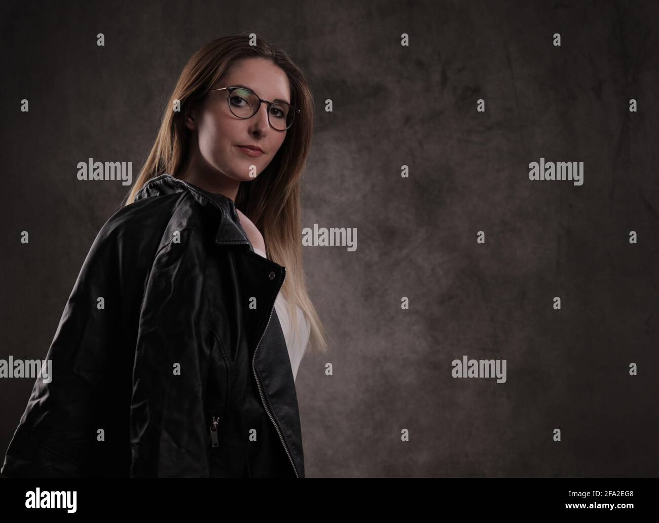 Attractive young woman poses for the camera Stock Photo - Alamy