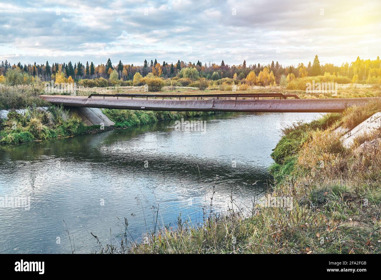 Empty bridge hi-res stock photography and images - Alamy
