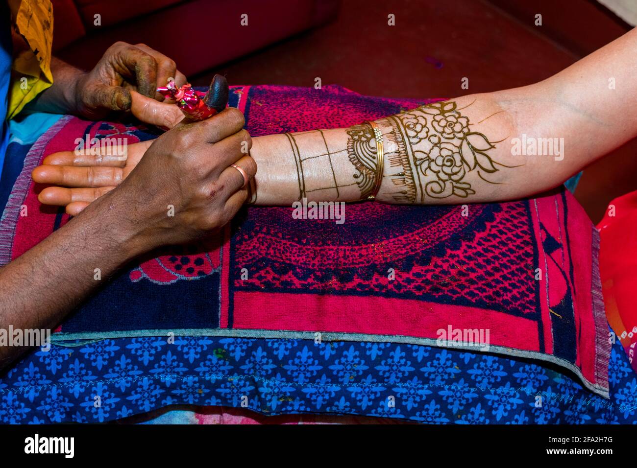 Girl mehndi design henna hand hi-res stock photography and images - Alamy