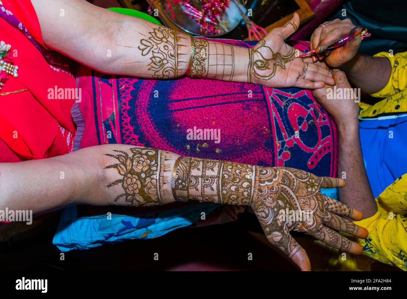 Girl mehndi design henna hand hi-res stock photography and images - Alamy