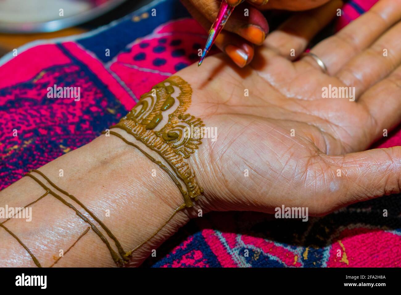 Indian makeup artist hi-res stock photography and images - Alamy