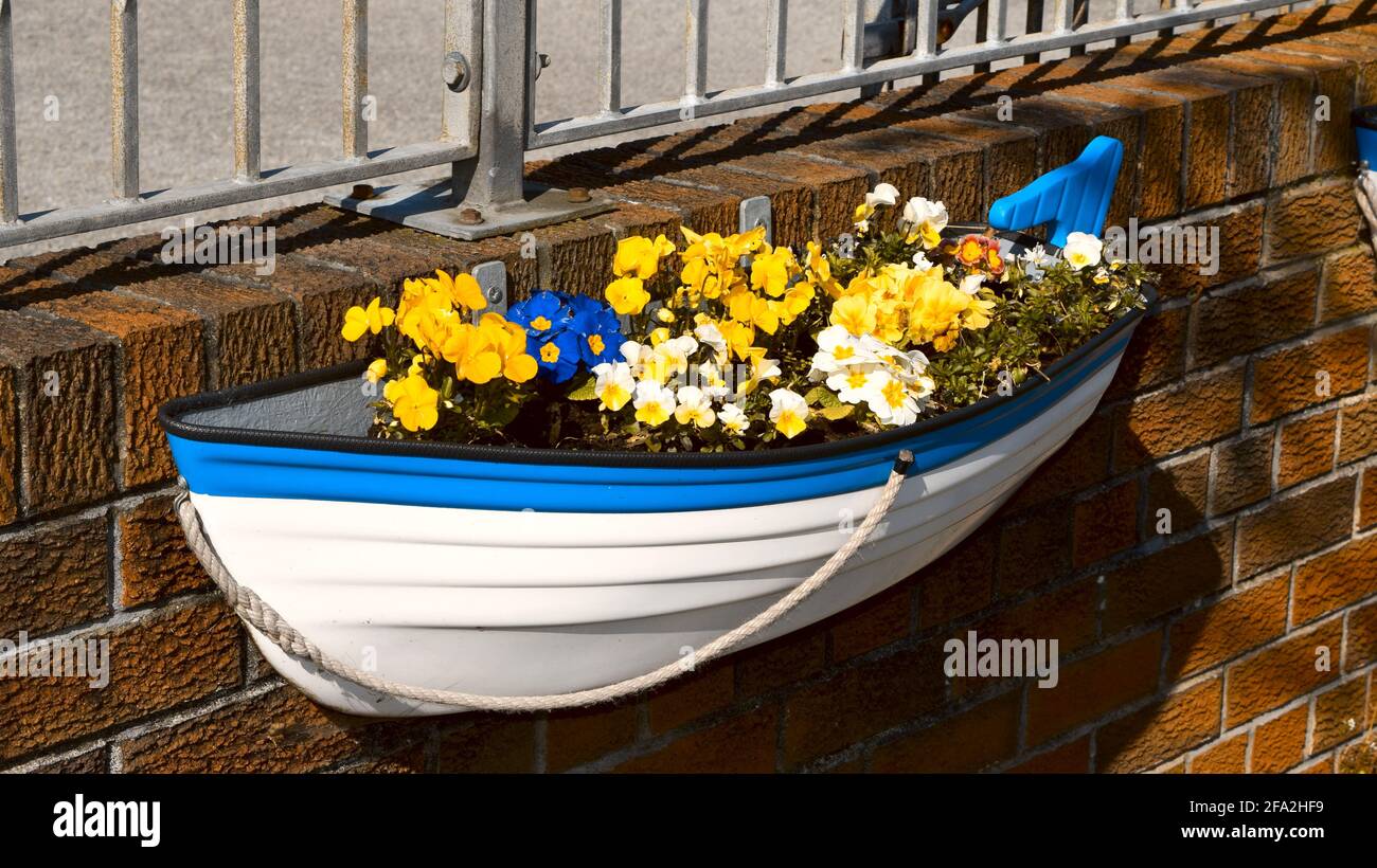 Boat vase hi-res stock photography and images - Alamy