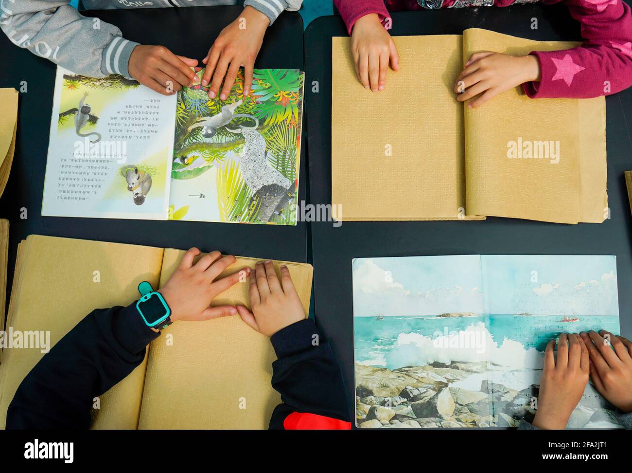 Children braille reading hands hi-res stock photography and images - Alamy