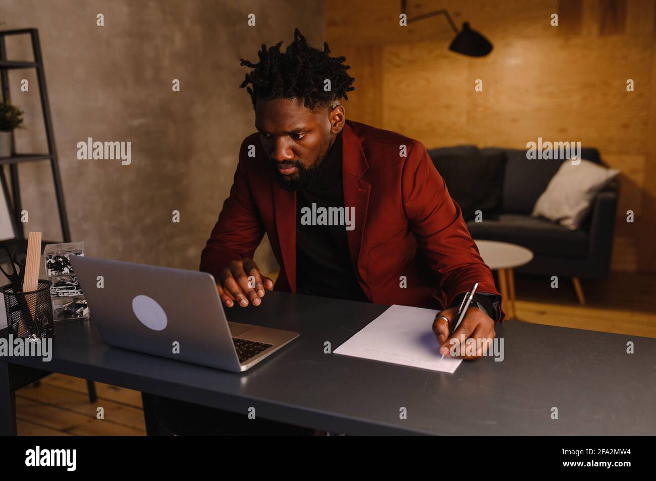 Black business man hi-res stock photography and images - Alamy