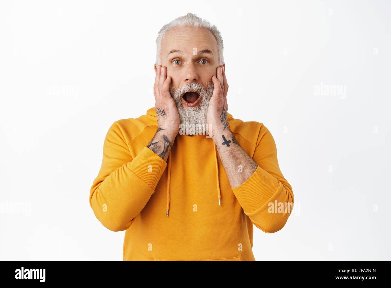 Omg amazing. Impressed senior guy with tattoos, hipster old man drop ...