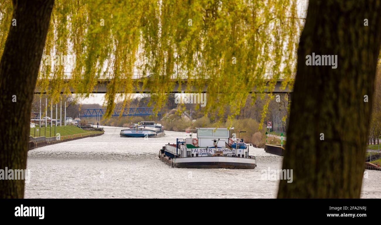 Wolfsburg, Germany. 22nd Apr, 2021. A barge sails across the ...
