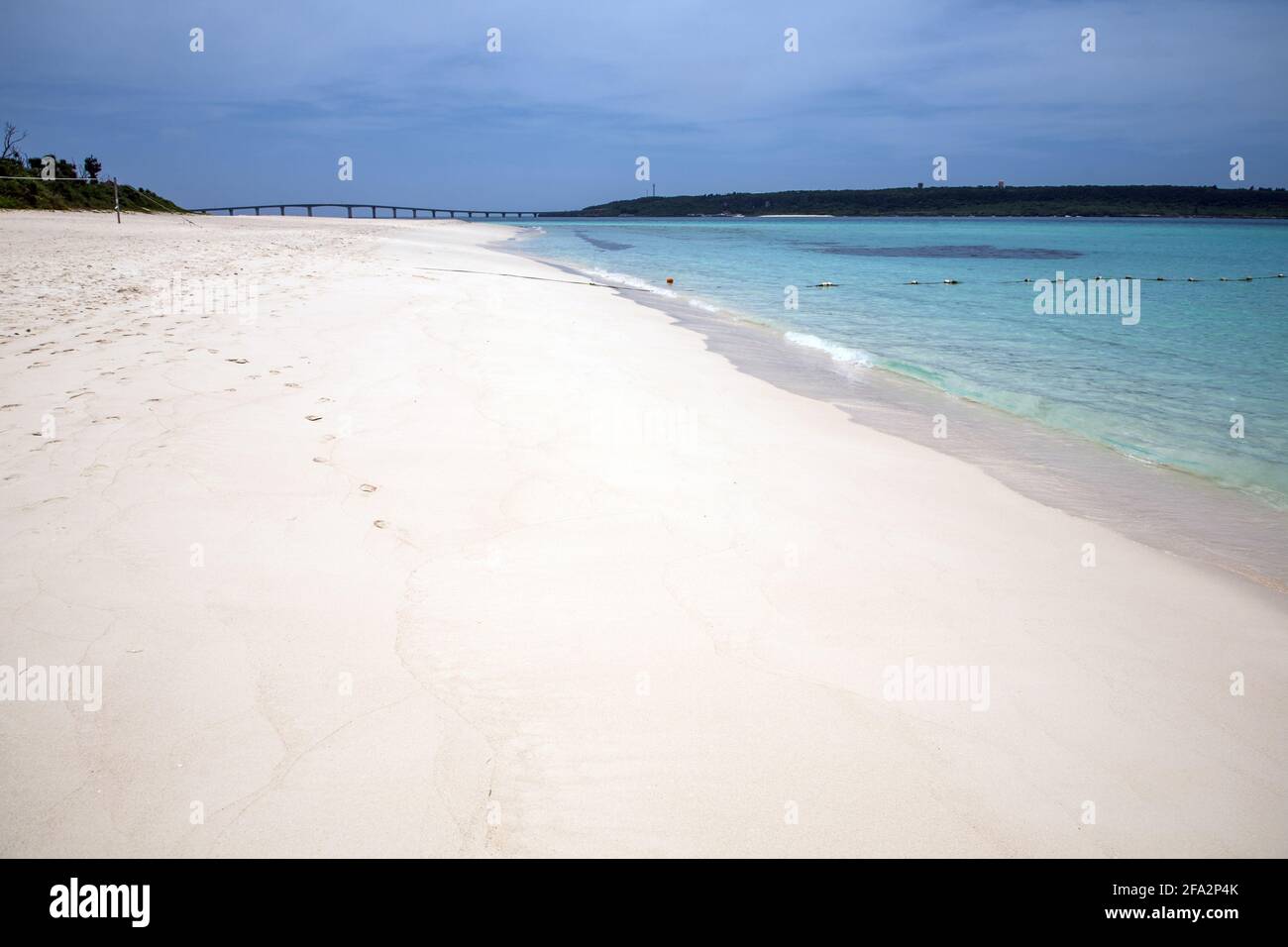 Desolate white sand and emerald blue sea paradise at Yonaha Maehama ...