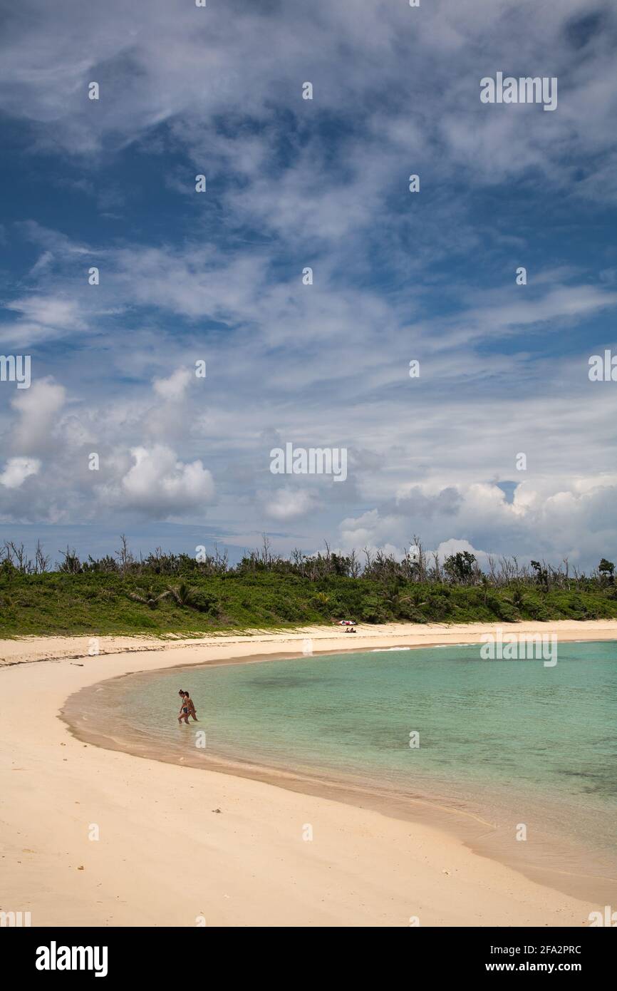 Beautiful sweeping coastline with emerald green water at toguchinohama ...