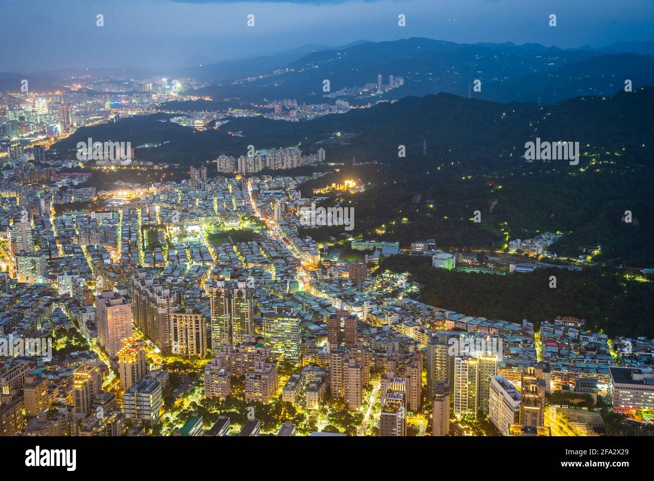 Beautiful architecture building taipei city skyline at night in Taiwan ...