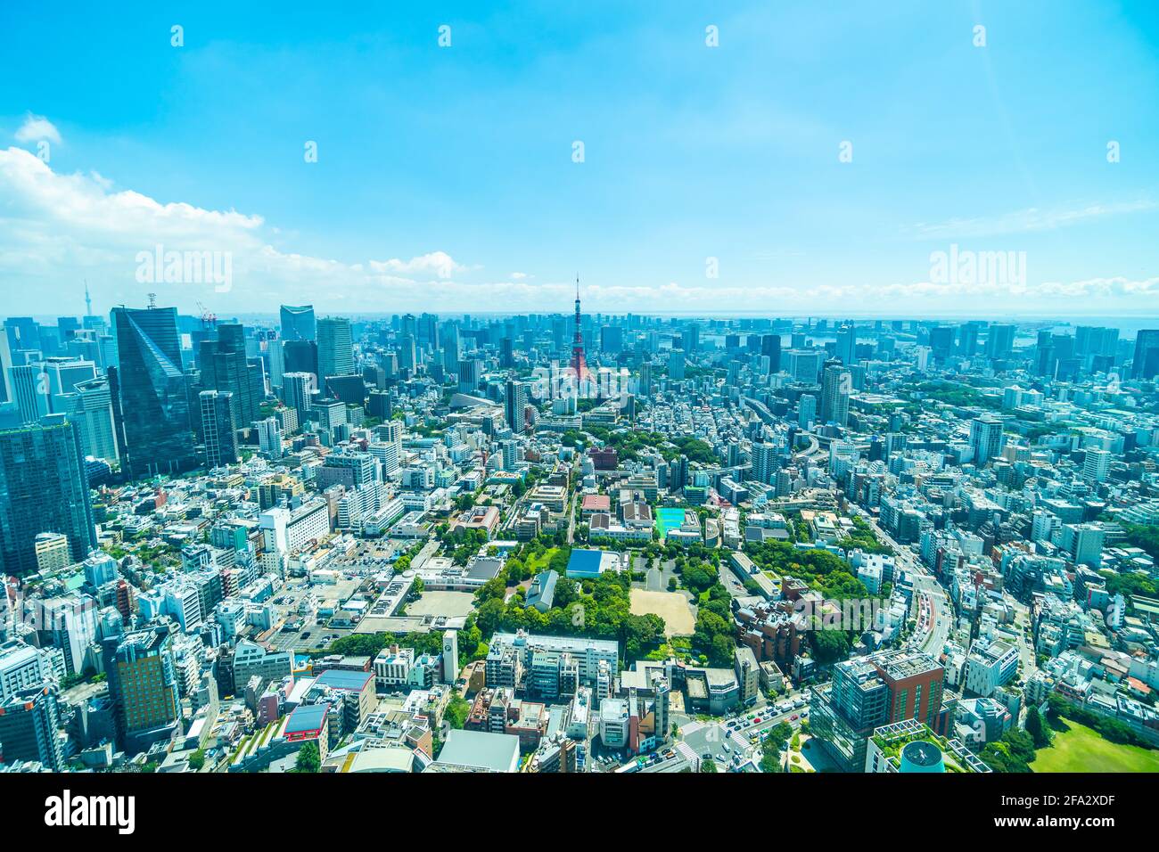 Beautiful architecture building tokyo city with tokyo tower on blue sky ...