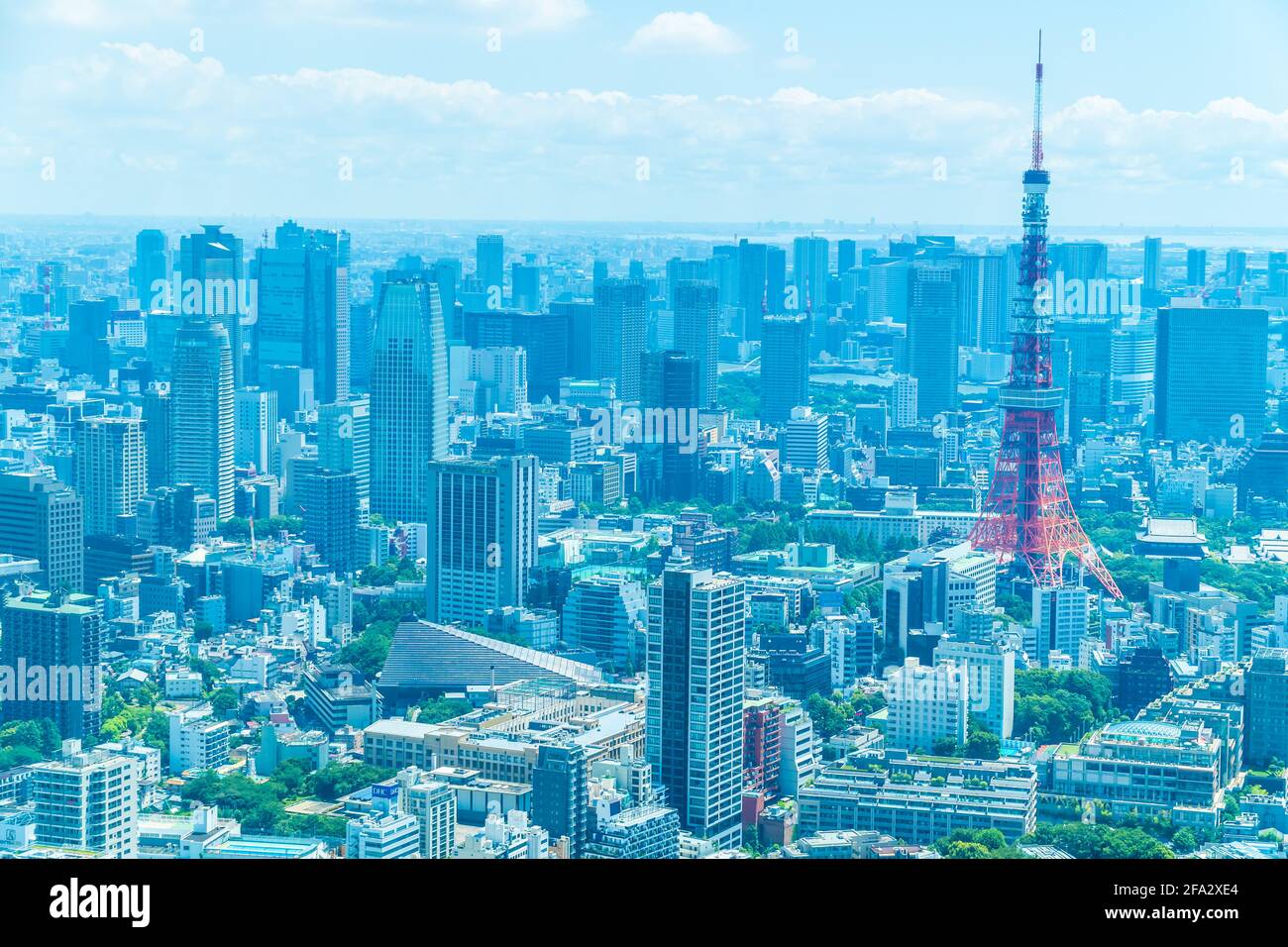 Beautiful architecture building tokyo city with tokyo tower on blue sky ...