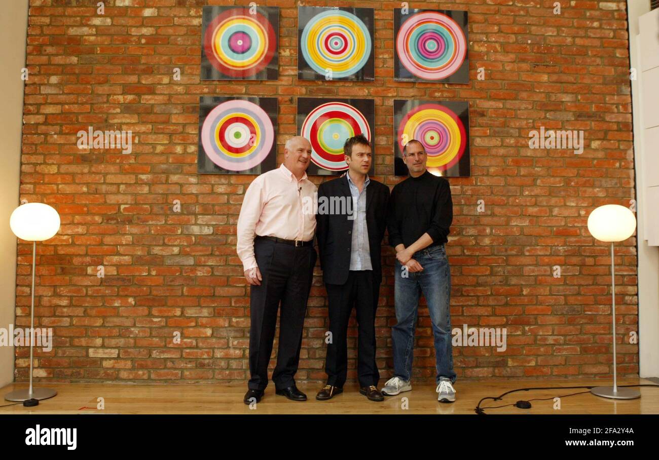 Eric Nicoli (EMI) lt. , Damon Albarn and Steve Jobs (Apple) at a ...