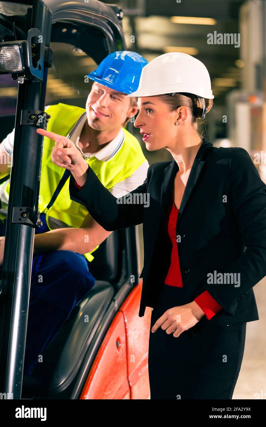 Forklift driver female super visor hi-res stock photography and images ...