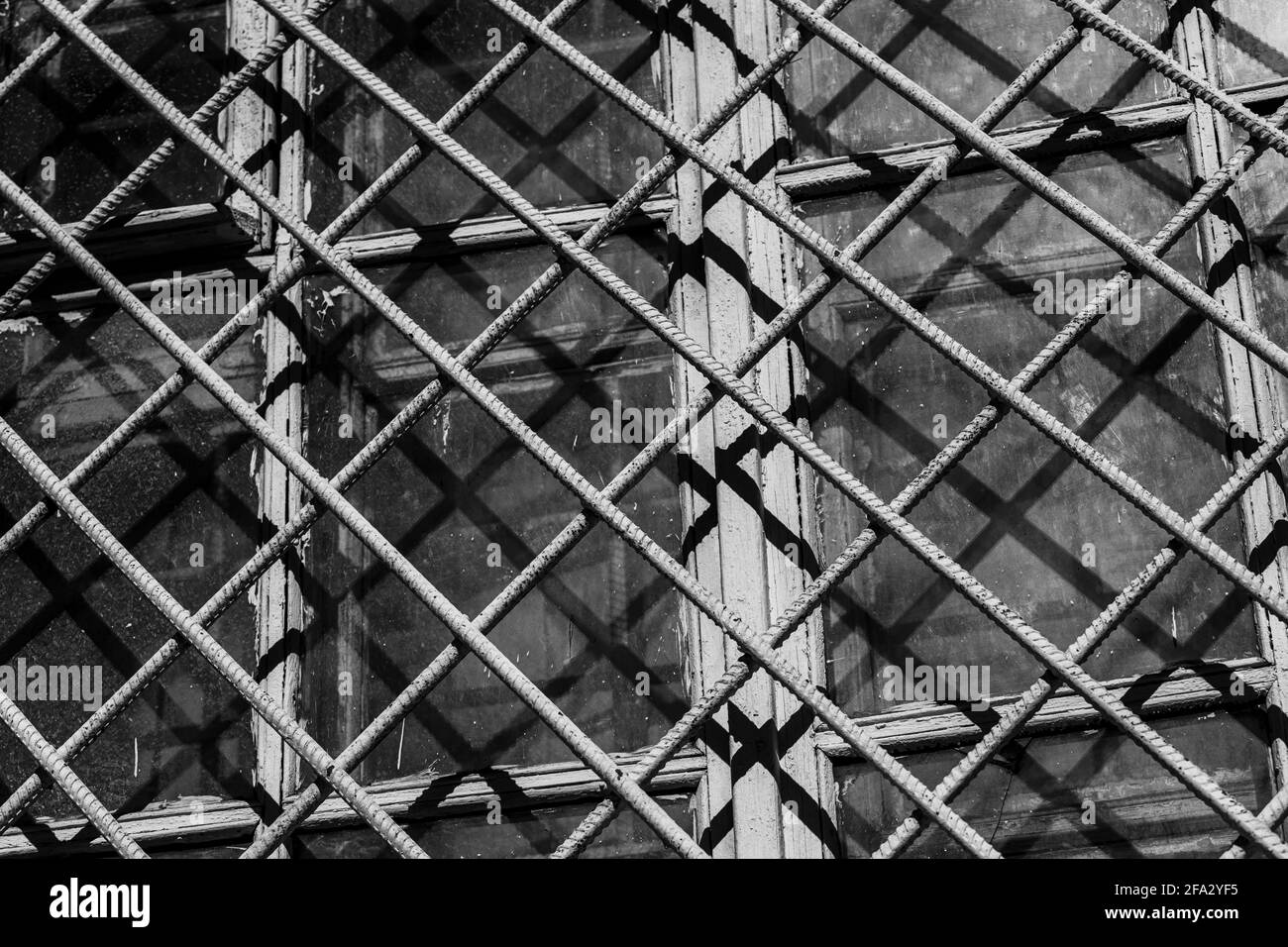 Metal grates hi-res stock photography and images - Alamy
