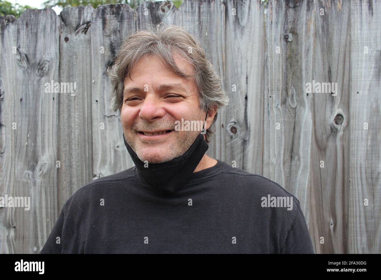 Old people wearing face mask hi-res stock photography and images - Alamy