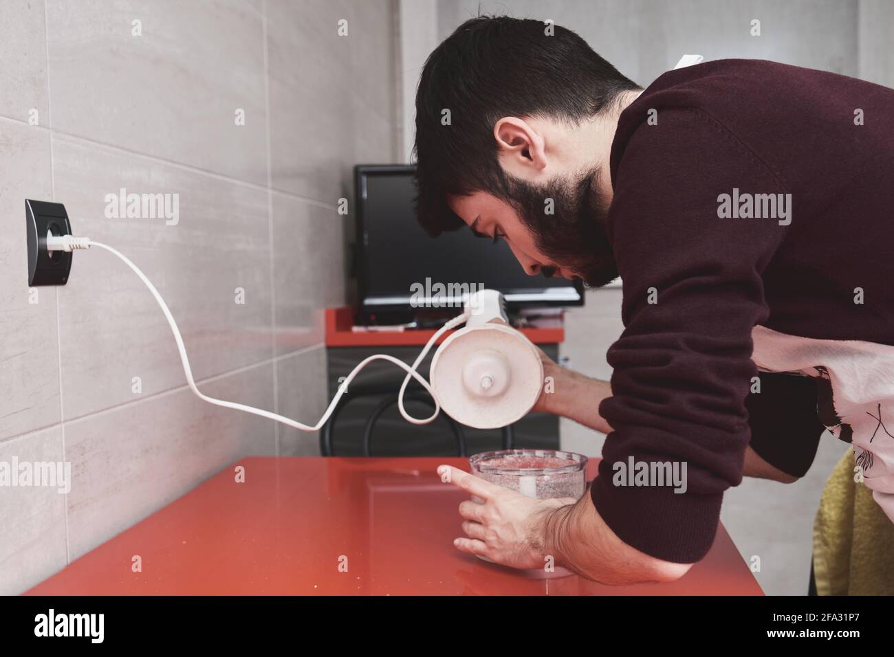 Man using blender in kitchen hi-res stock photography and images - Alamy