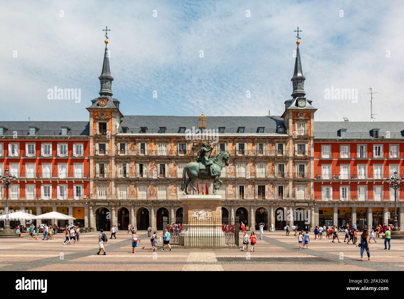 Windows building plaza mayor hi-res stock photography and images - Alamy