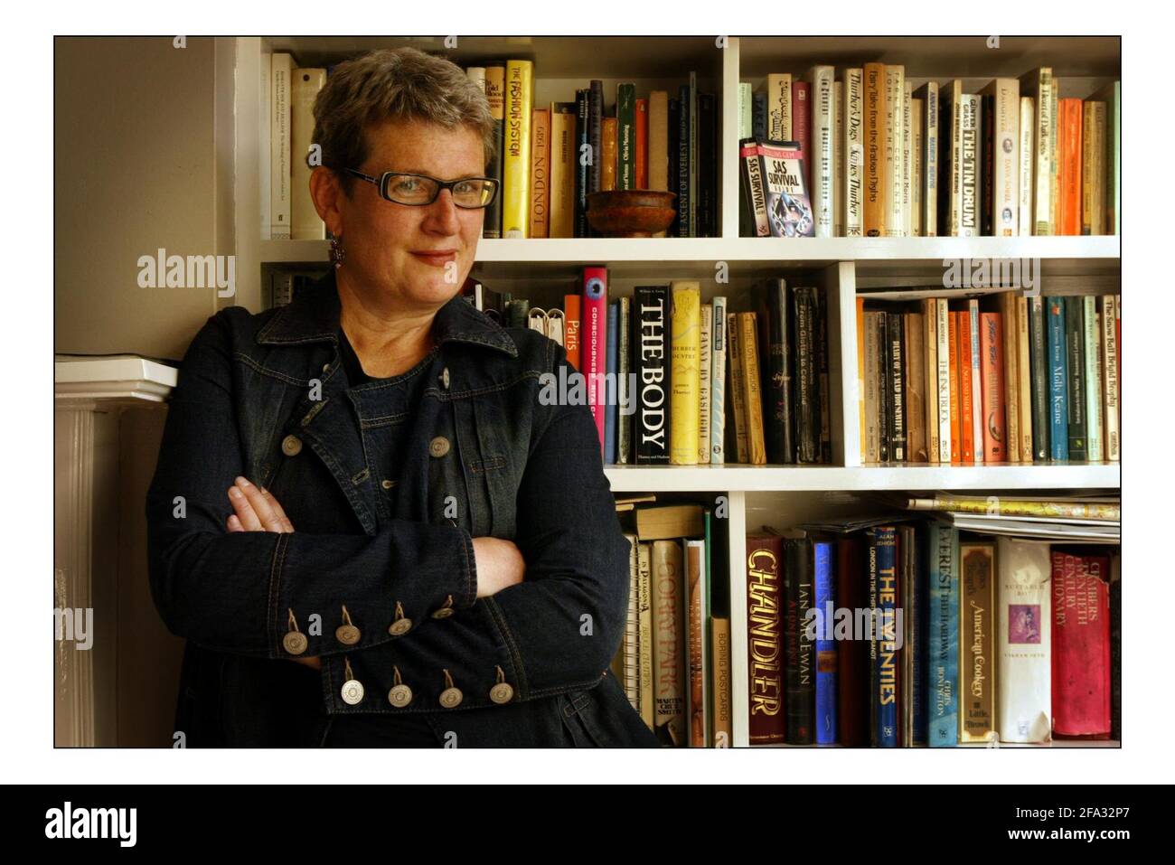 Meg Rosoff at home in Londonpic David Sandison 14/9/2005 Stock Photo ...