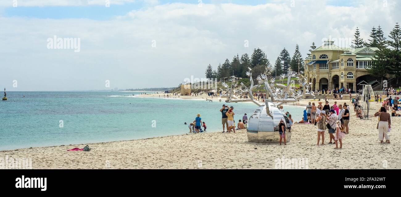 Perth cottesloe beach surf hi-res stock photography and images - Alamy