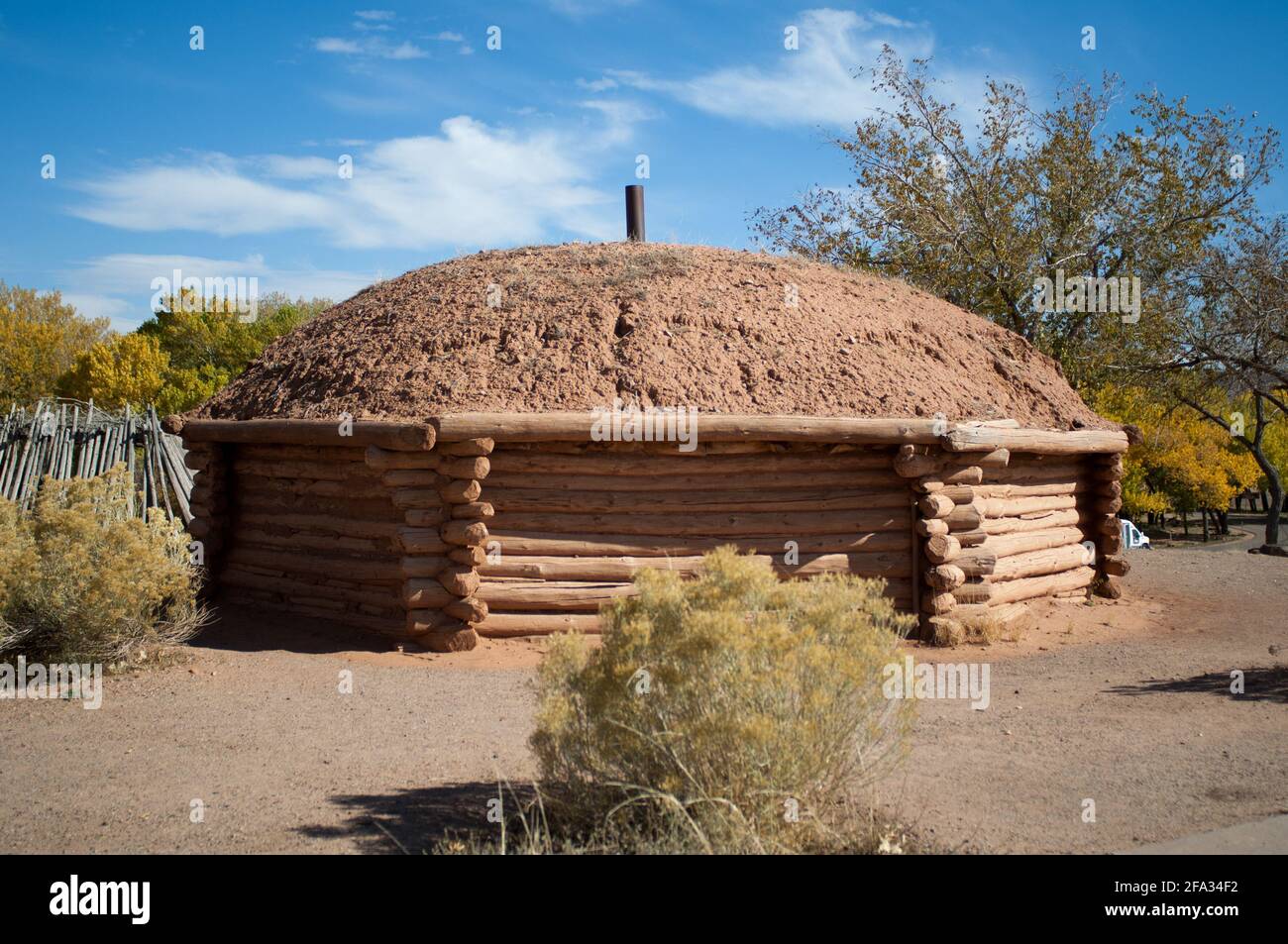 Traditional navajo hogan hi-res stock photography and images - Alamy