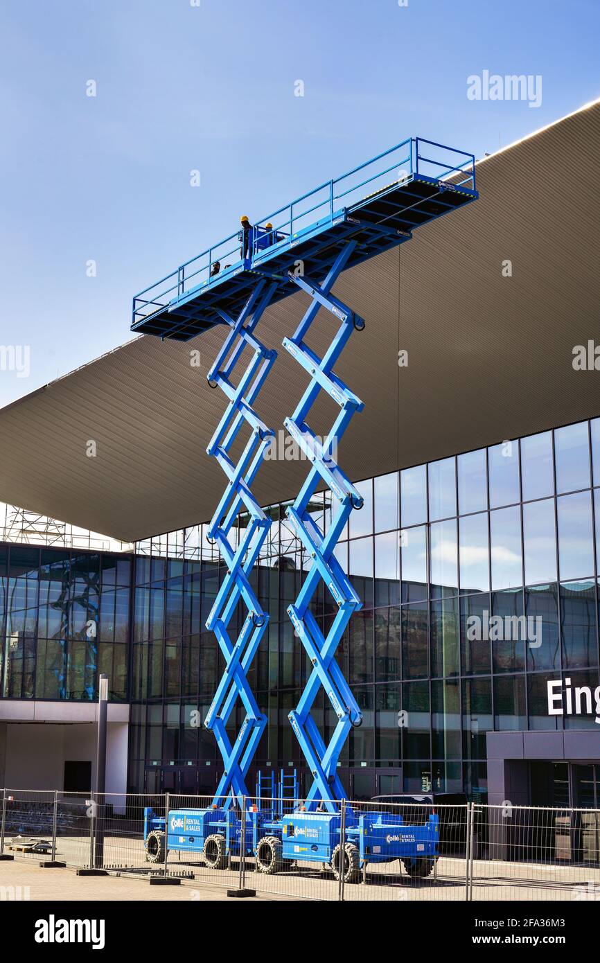 Lifting Work Platform High Resolution Stock Photography and Images - Alamy