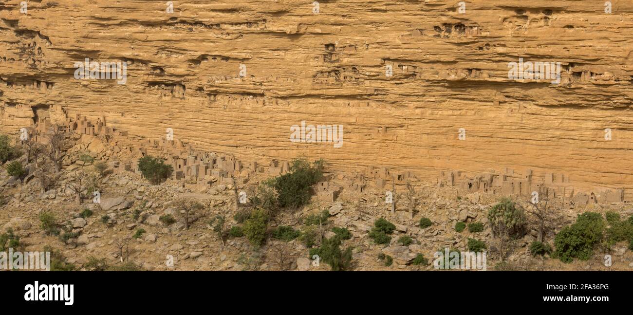 Cliff bandiagara hi-res stock photography and images - Alamy
