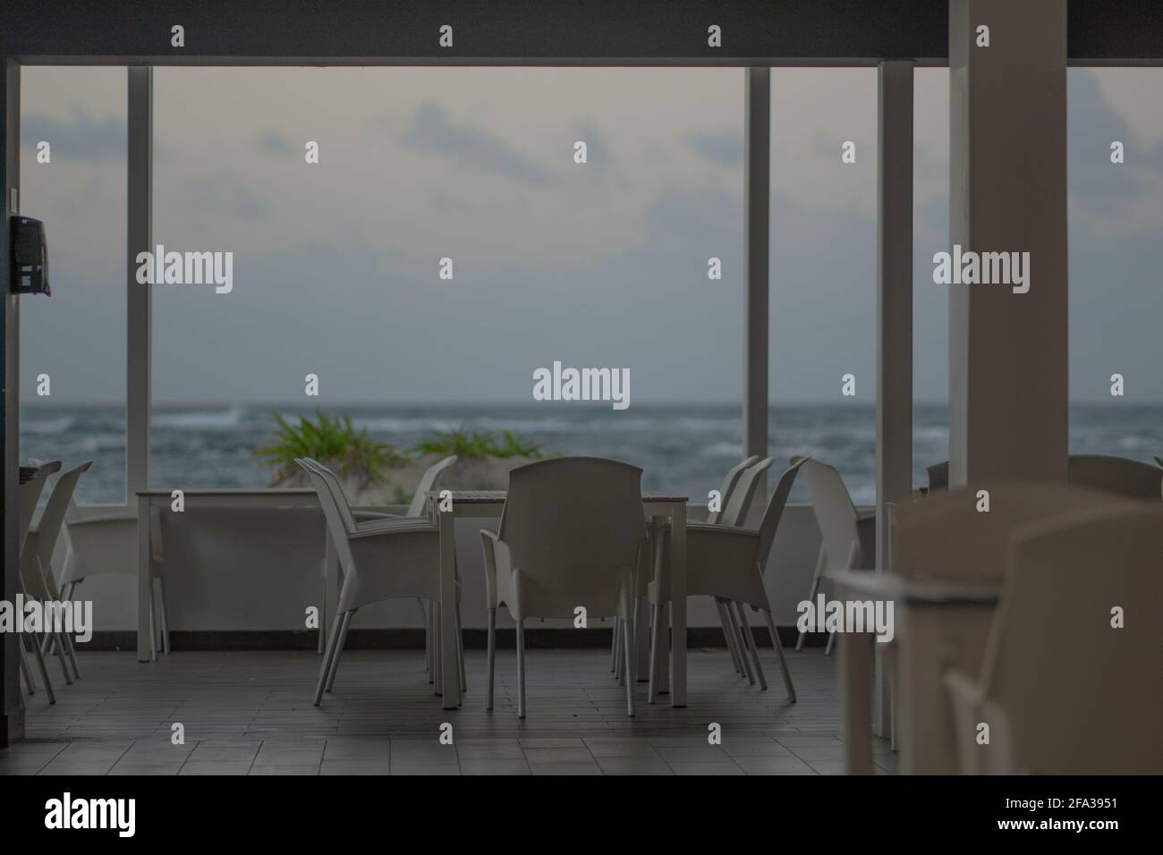 Oceanside dinner hi-res stock photography and images - Alamy