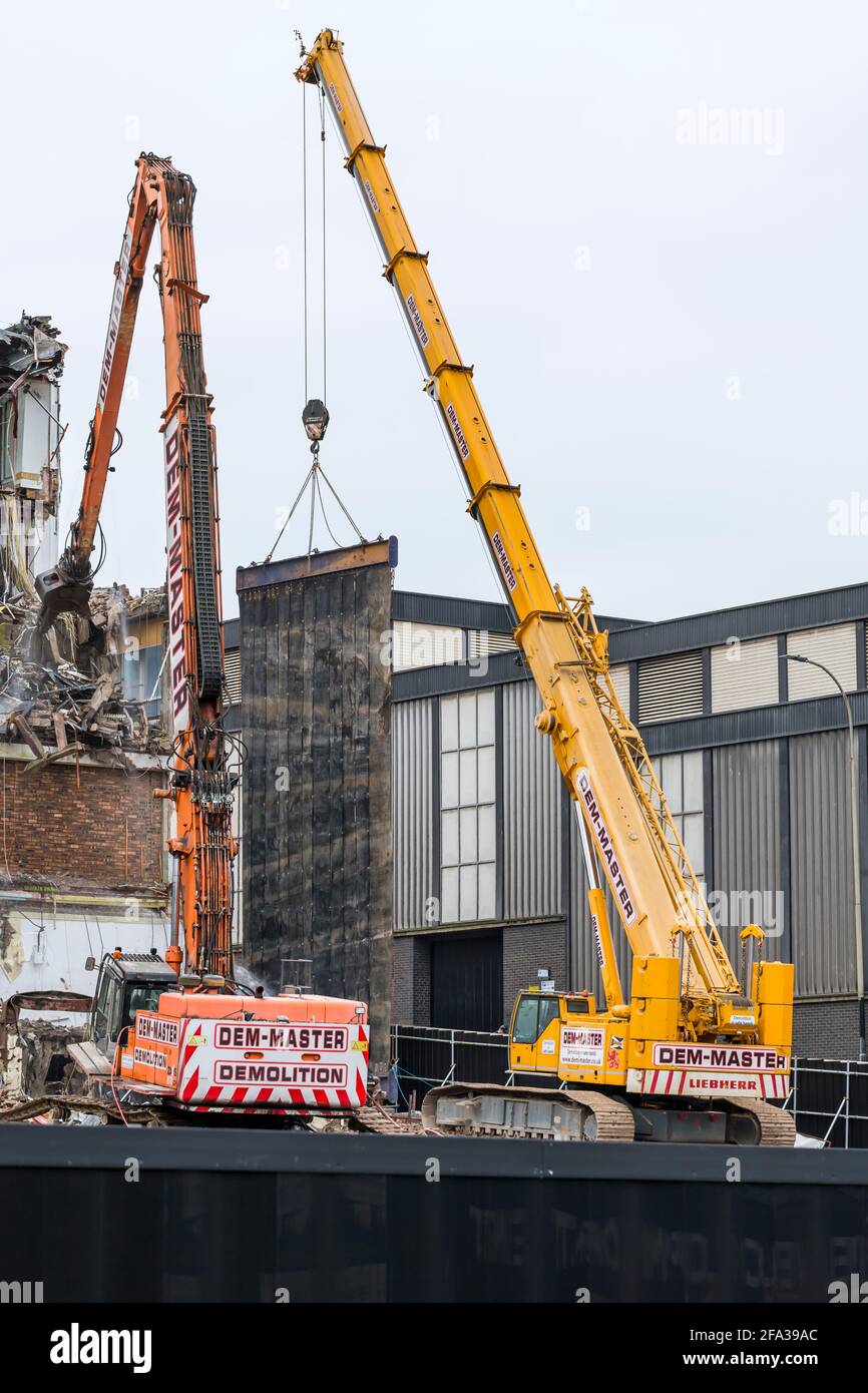 Demolition curtain being used to protect the surrounding area in a city ...