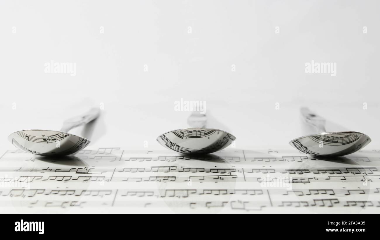 Spoons and music notes hi-res stock photography and images - Alamy