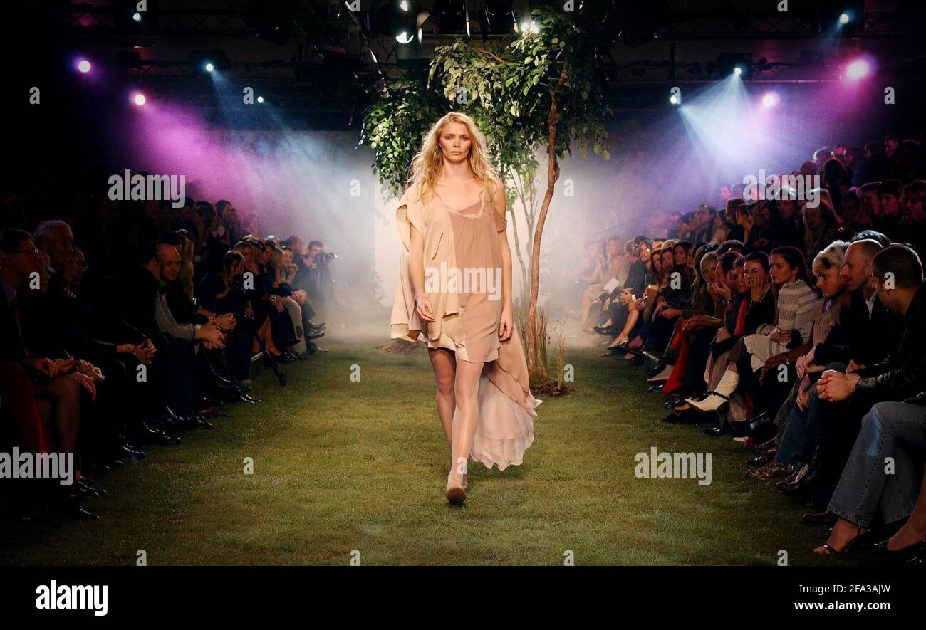 Model Jodie Kidd modelling at this years Lancome Colour Design Awards ...